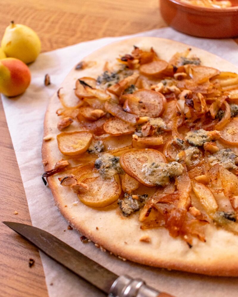 Bambinella flatbread with blue cheese and caramelised onions All ...