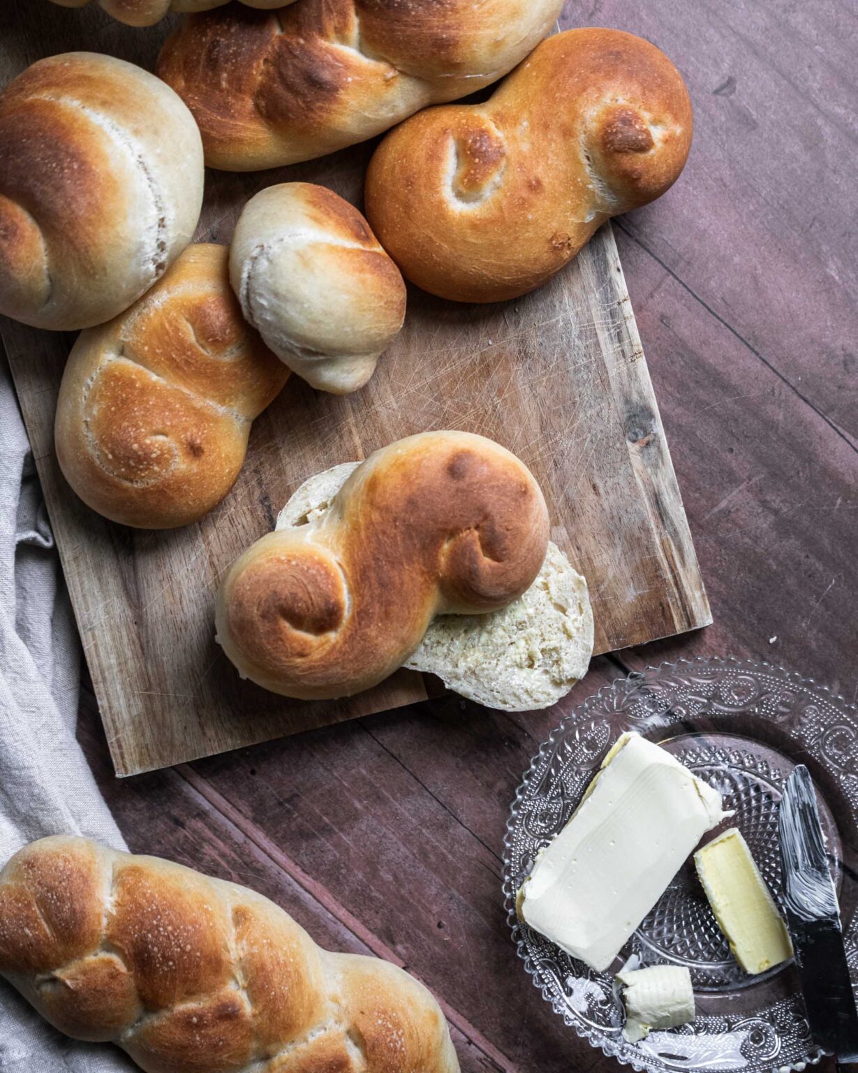 Easy Bread Rolls - Apron & Whisk