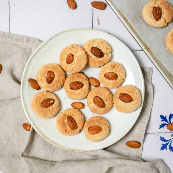 Biskuttini tal-Lewż (Maltese Almond biscuits) - Apron & Whisk