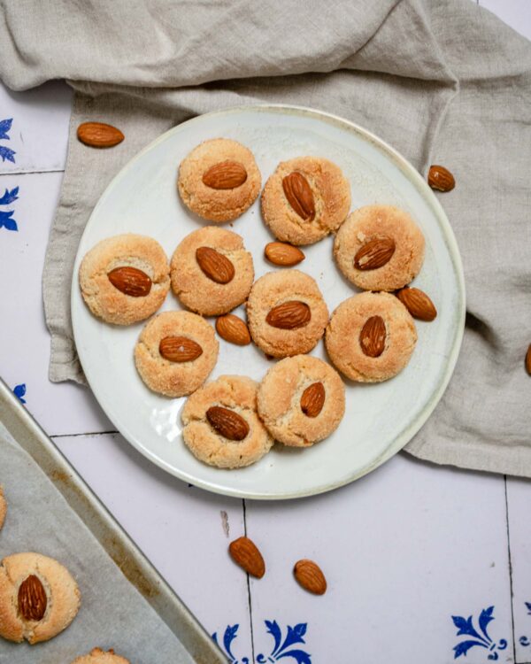 Biskuttini tal-Lewż (Maltese Almond biscuits) - Apron & Whisk